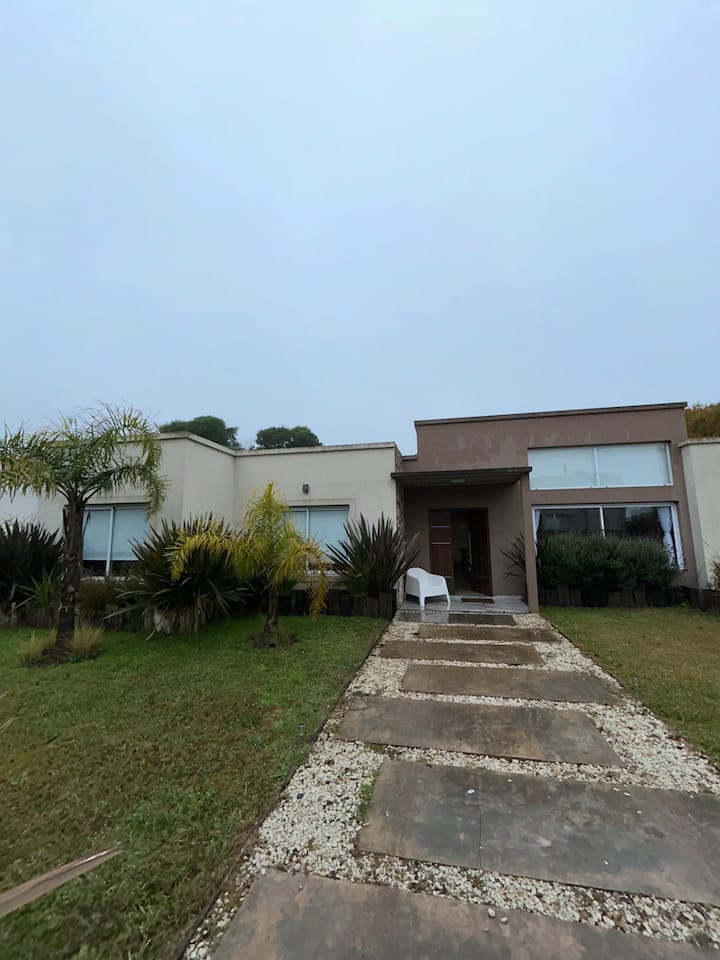 Costa Esmeralda, Impecable Casa Ubicada En Resid - Pinamar