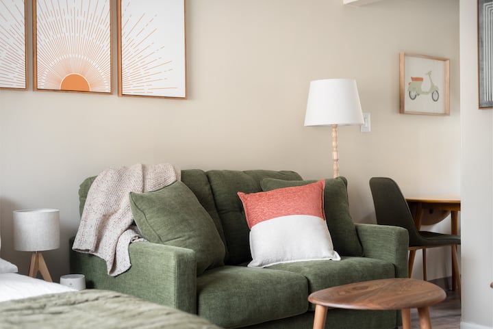 Sunny Mt. Tabor Studio, Full Kitchen, Walk To Park - 포틀랜드