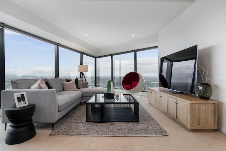 Sky Suite ~ Luxe 3br W/ Endless Views & 2car Space - Australien