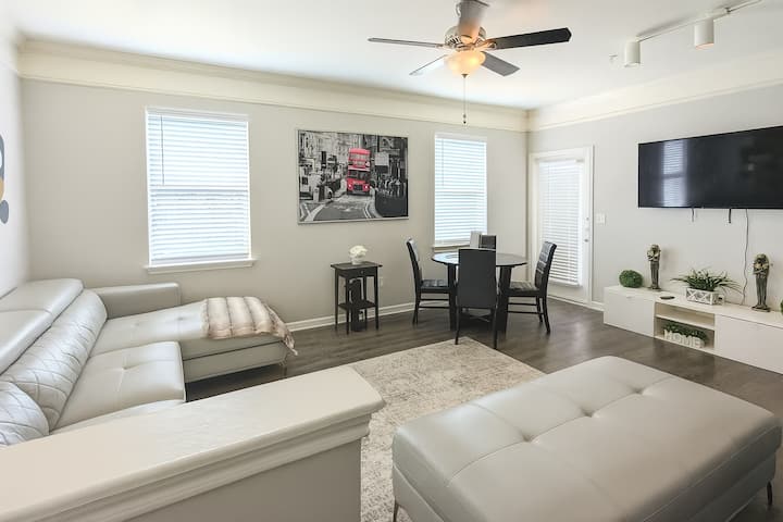 Peaceful Austin Escape | 2br/2ba |Garage| Sleeps 7 - Austin, TX