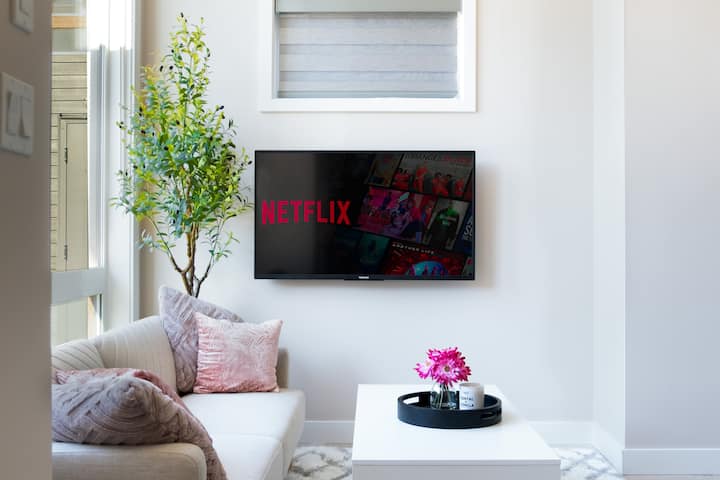 Chic 3br Oasis | Hot Tub • Bbq • Sleeps 8 - Vancouver