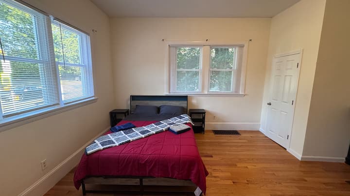 Updated 1br Apt, 1st Floor, Near T, Free Parking - Malden