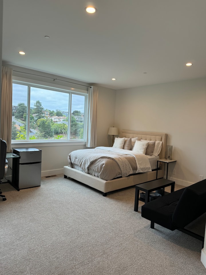 Cozy Private Suite • Full Bath • Private Entry - Petaluma, CA