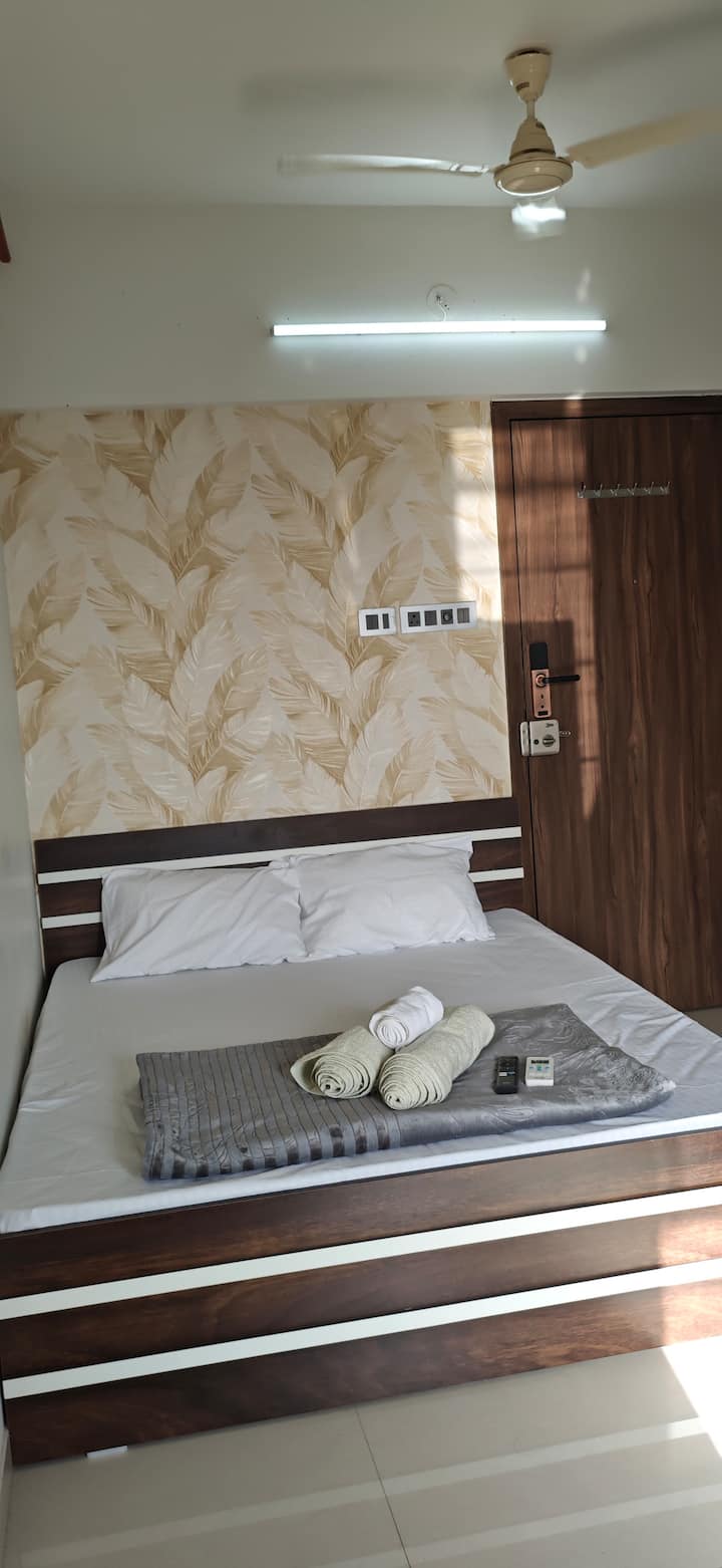 Studio Flat| Luxury| Balcony| Ac| Near Airport - Pune