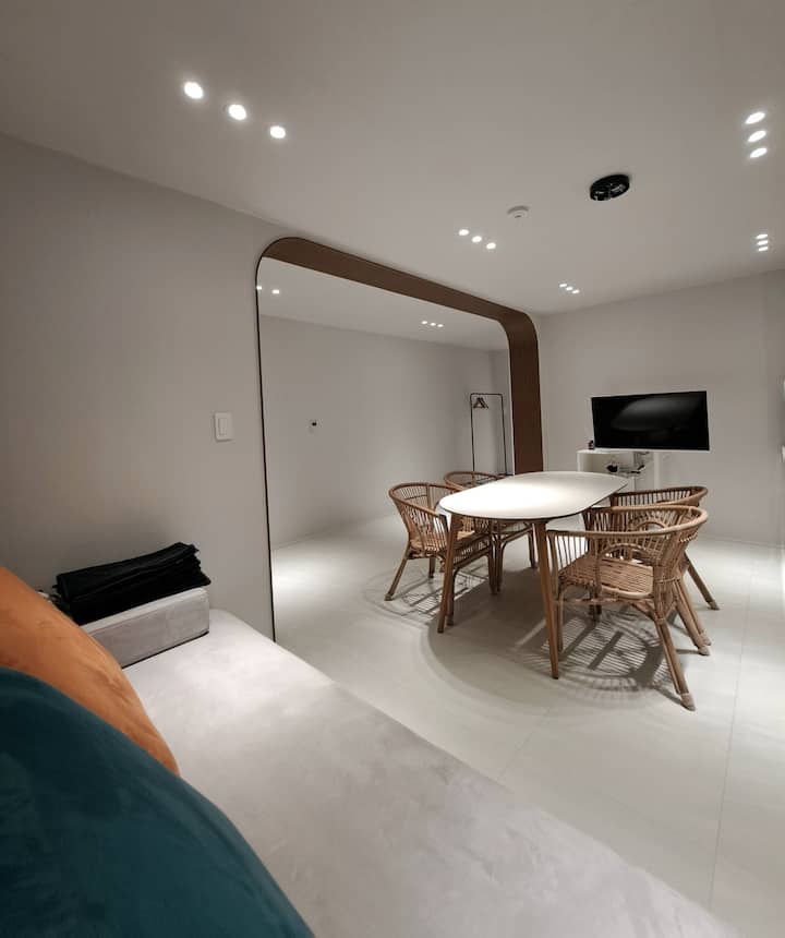 빌라드버틀러@광안스위트@밀락더마켓30초@광안리바다1분@감성숙소@대형욕조풀 - 부산광역시