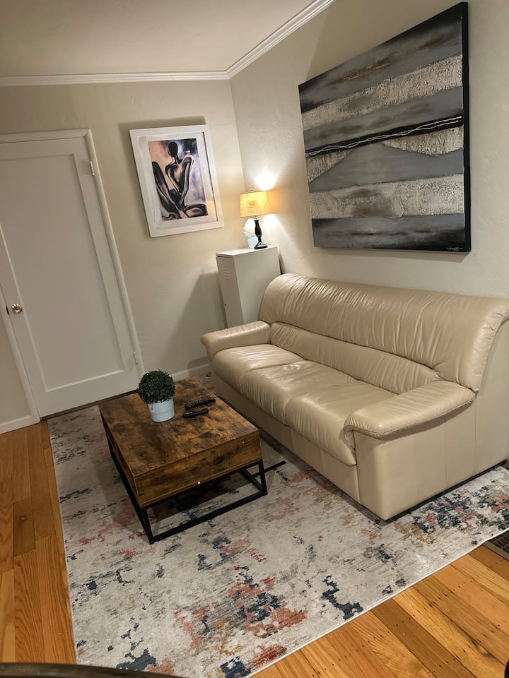 Safe House With Parking Your Car Inside My Gate ! - Alameda