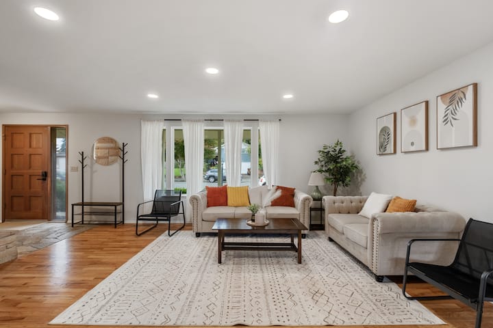 4 Bed, 2 Bath Home In Prime Location - Ruston, WA