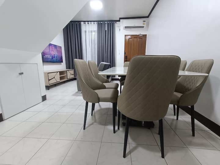 Luxurious Townhouse With Terrace/free St Parking - Las Piñas