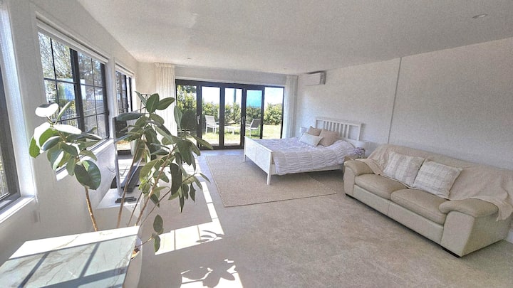 Cielo Flaxton — Luxe Garden Suite & Views - Montville