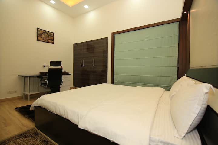 Deluxe Room With Shared Living/dining & Kitchen - New Delhi