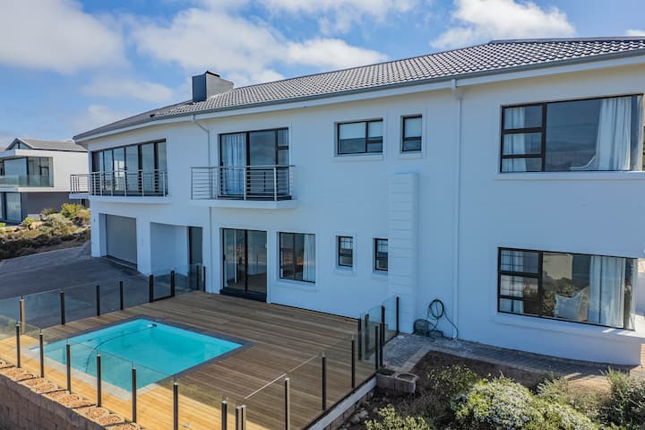 Oceanview Retreat – Spacious Home - Mossel Bay