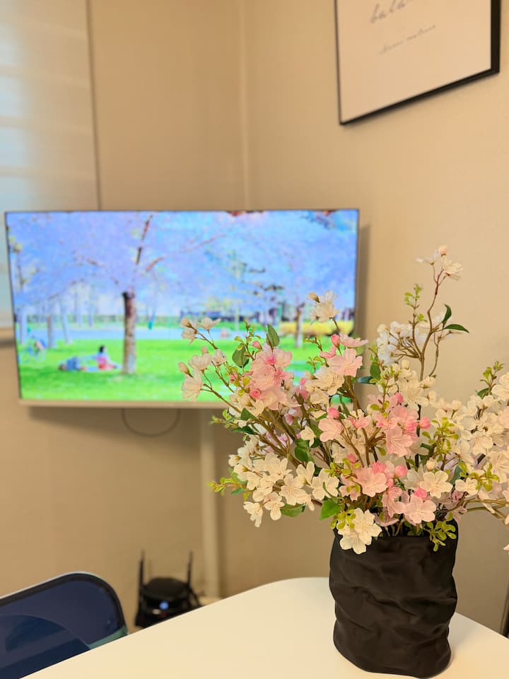 [가성비특가]2호선 구의역10분  L 성수L 건대 L 잠실롯데타워 |한강공원| 감성숙소 - Seoul