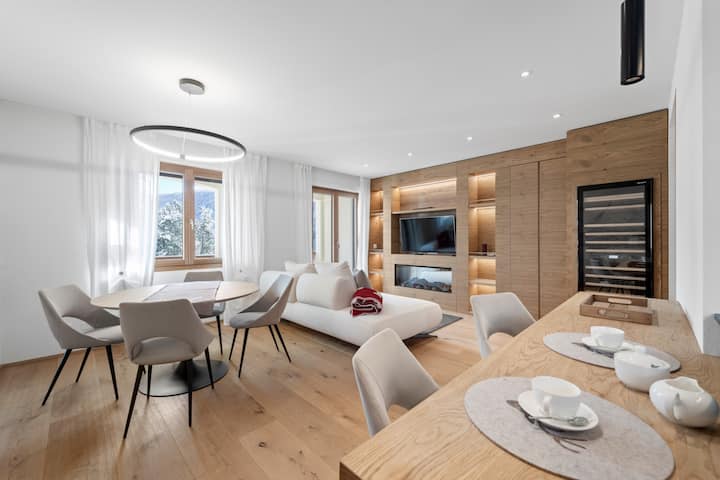 Luxury Lakeview Apartment In St. Moritz Center - Champfer