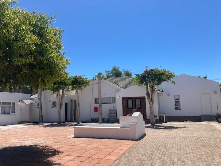 Spacious Family Rental In Bellville - Western Cape