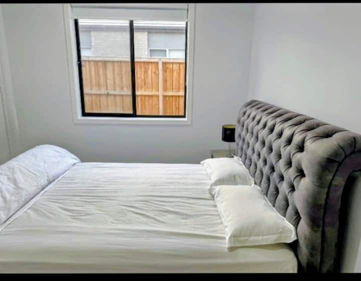Privacy In This Modern One-bedroom Seperate Unit. - Melbourne