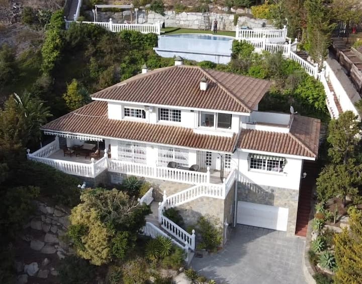 Gran Villa Con Piscina Infinita Y Vistas úNicas - Mataró