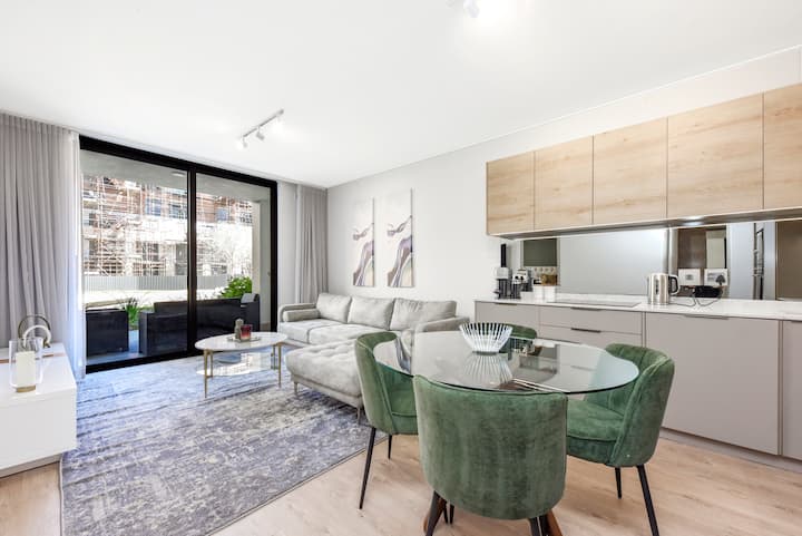 Modern 2-bed With Hotel-style Comfort - Johannesburg