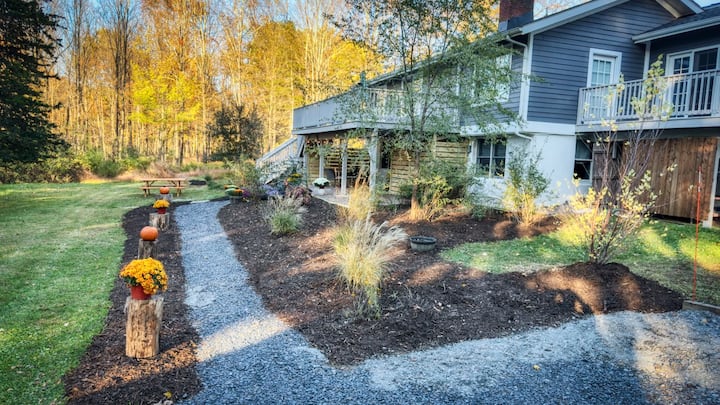 Cozy New Paltz Escape Walk To Town, Trails & Shops - New Paltz, NY