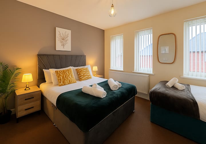 4br Home • Sleeps 13 • Free Parking • Contractors - Leicester