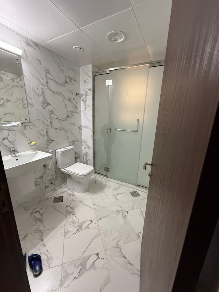 A Private Room In 2 Room-apartment - Al Ain