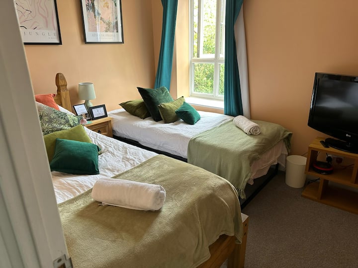 Twin Room Close To City Centre - Milton Keynes