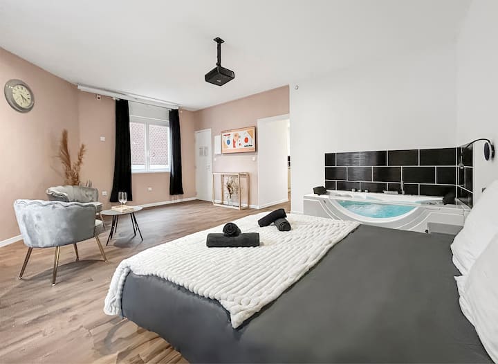 Balnéo Privée & Cinéma Xxl - Escapade Tourcoing - Tourcoing