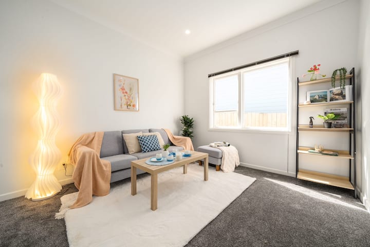 3br Home In Petone - Lower Hutt