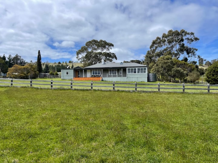 'Grasmere' Farmhouse With Private Foreshore Access - Bruny Island