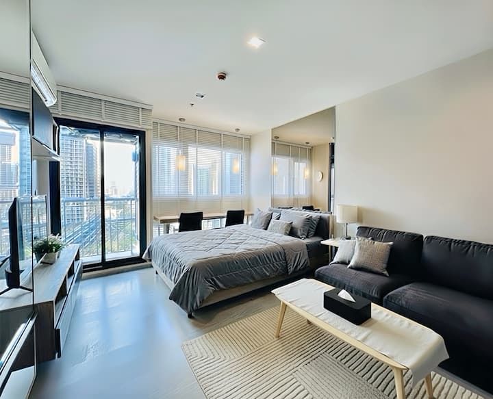 คอนโดหรู/ชั้นสูง/บีทีเอสทองหล่อ/สมาร์ททีวี - Bangkok