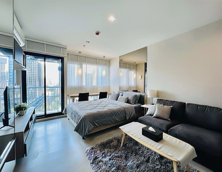 คอนโดหรู/ชั้นสูง/บีทีเอสทองหล่อ/สมาร์ททีวี - Bangkok