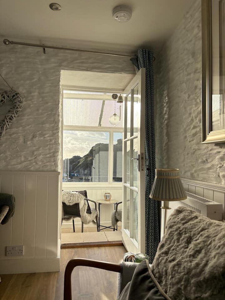 New* Anchor Cottage - Stunning Sea Views & Parking - Polperro