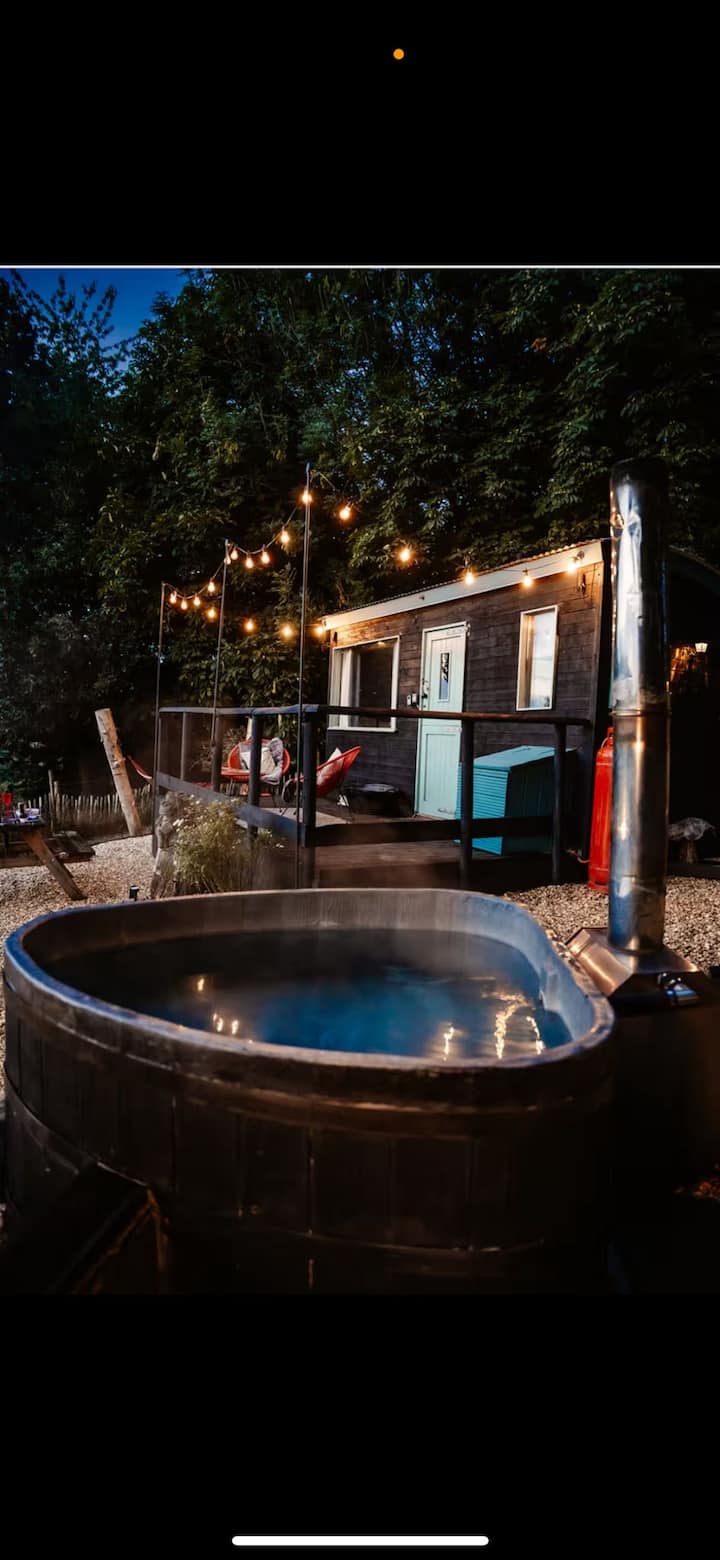 Secluded Hut With Sauna And Hot Tub - シャフツベリー