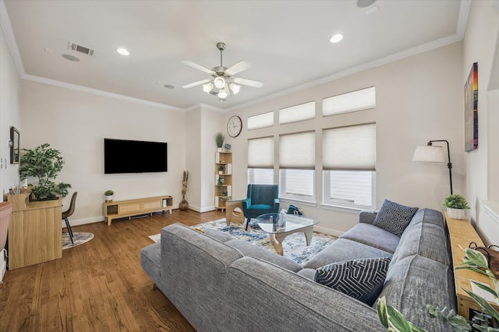 Heights Greenhouse: 3br Retreat By The Mkt Trail - Bellaire, TX