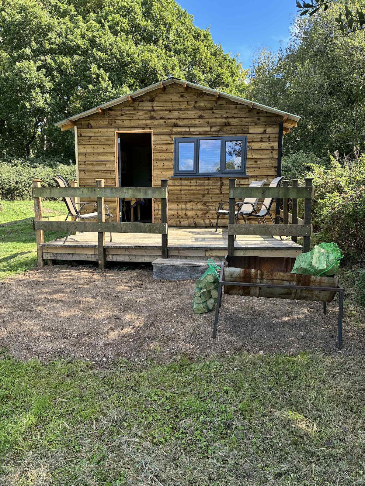 Lakeside Hut at Marwell Resort - Airbnb