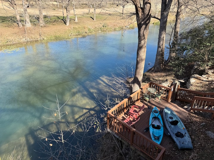 Restful River Retreat~ Sleeps 18~ 1 Mile To Gruene - New Braunfels, TX