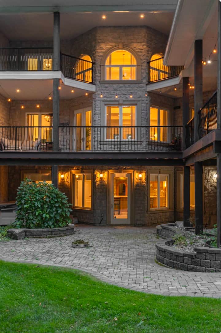 Uxbridge Haven - Guest Suite With Hot Tub & Sauna - Uxbridge, ON, Canada