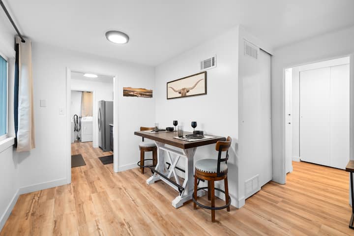 Clean, Quiet, 1 Block From Wyoming Medical Center - Casper, WY