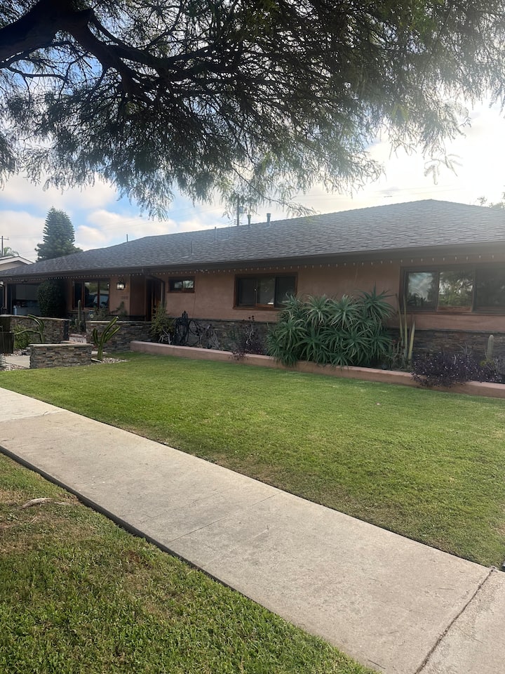 Beautiful Ranch Style Getaway - Orange, CA