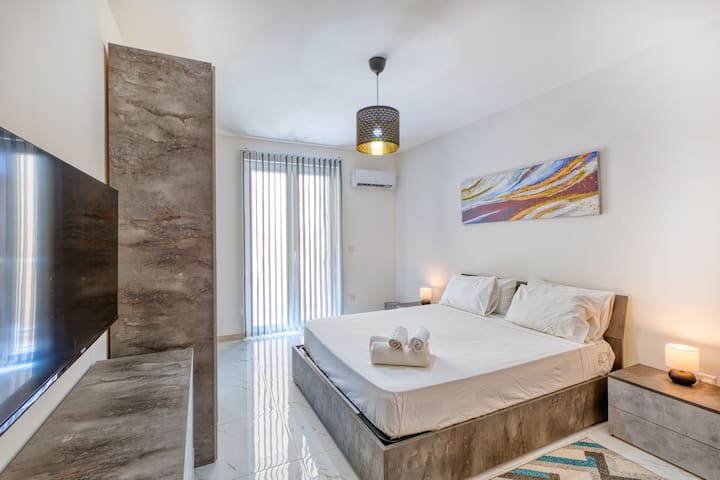 Apartment In Marsalforn – Beaches & Seaside Dining - Malte