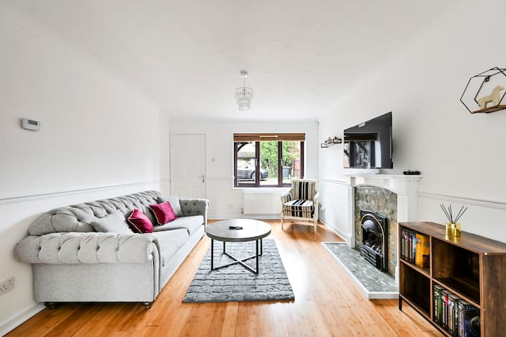 Quiet & Modern Contemporary Home For Work & Family - Cranfield University