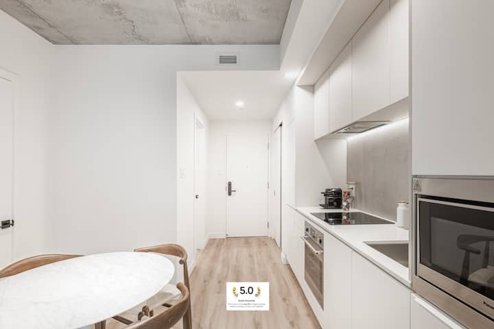 Modern Downtown 1br With Semi-private Terrace - LaSalle