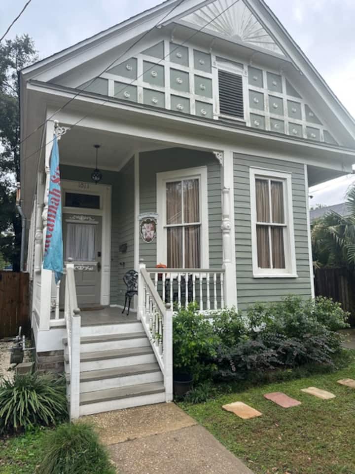 Historic Cottage In The Heart Of Oakleigh - Mobile, AL