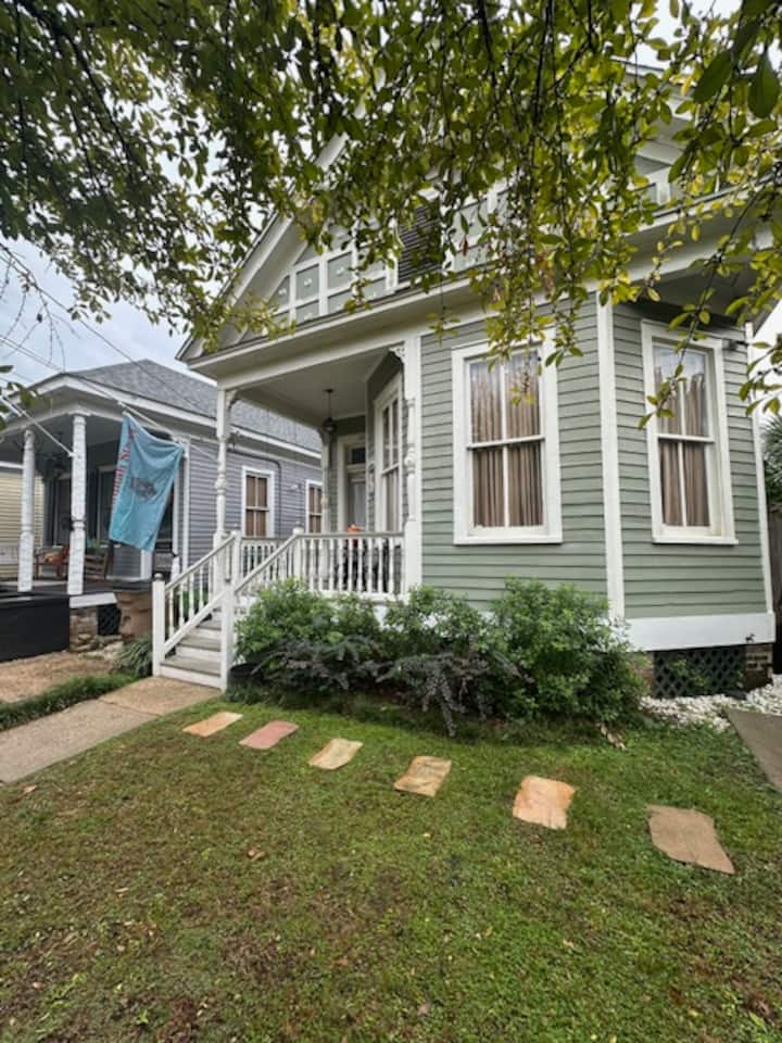 Historic Cottage In The Heart Of Oakleigh - Mobile, AL