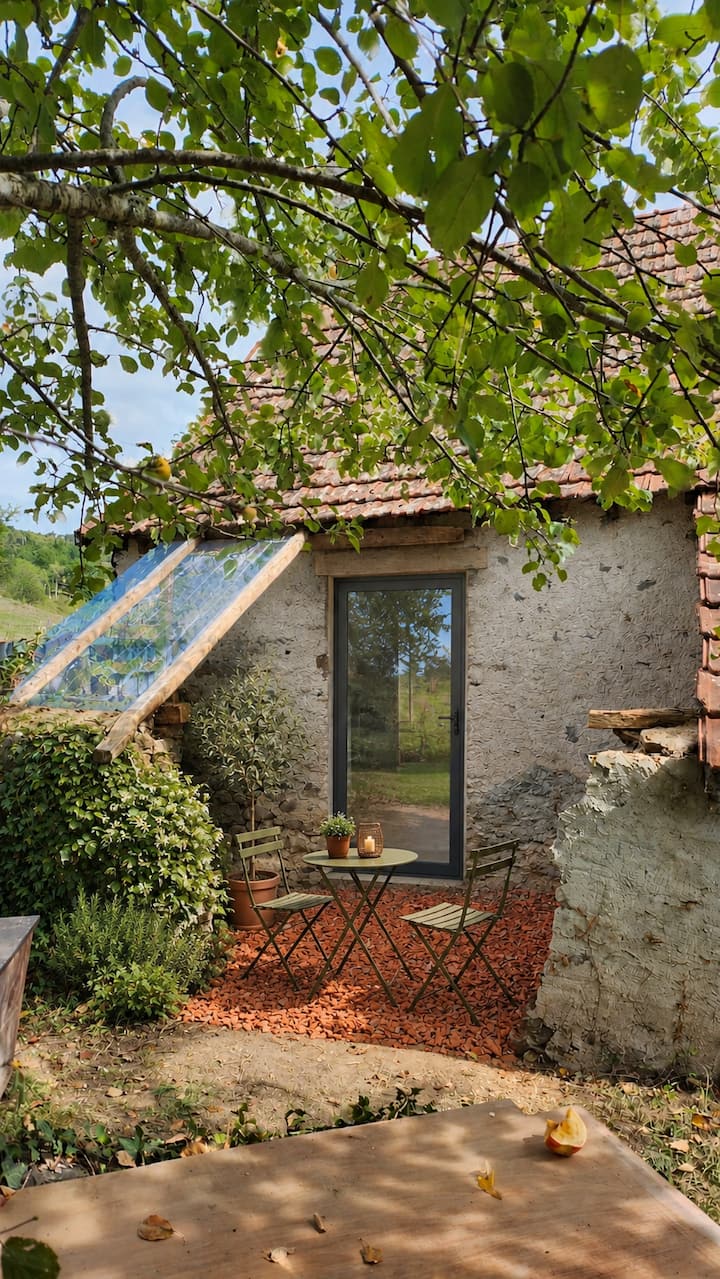 Stone Cottage By The Stream - Cantal