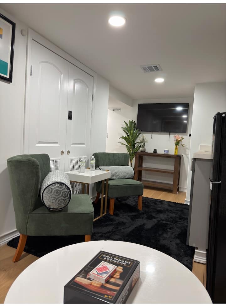 Luxury 1 Bedroom Unit. Living Room And Kitchen - New Jersey