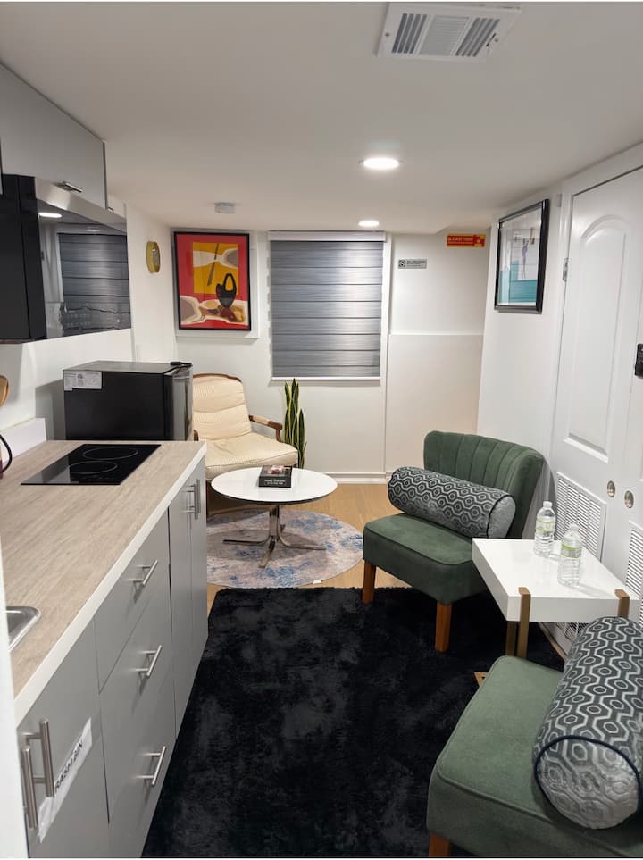 Luxury 1 Bedroom Unit. Living Room And Kitchen - Staten Island Zoo, Staten Island