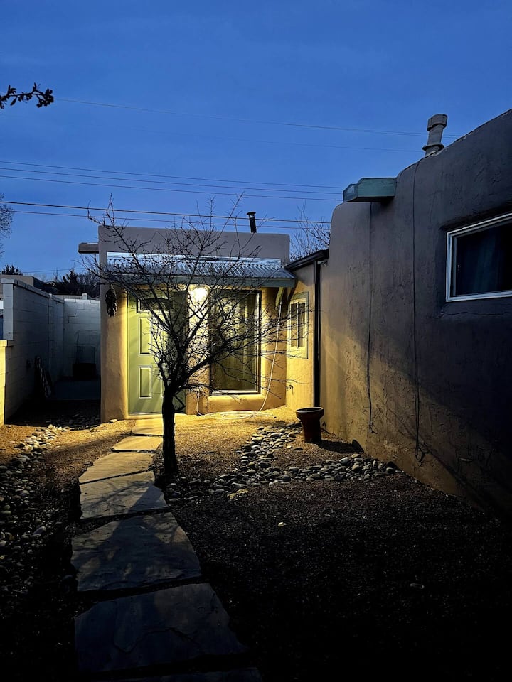 Cozy Adobe - Santa Fe, NM