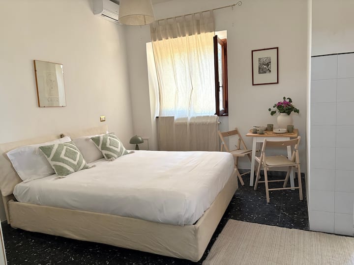 Studio Apartment In Villa, Appia Antica - Roma