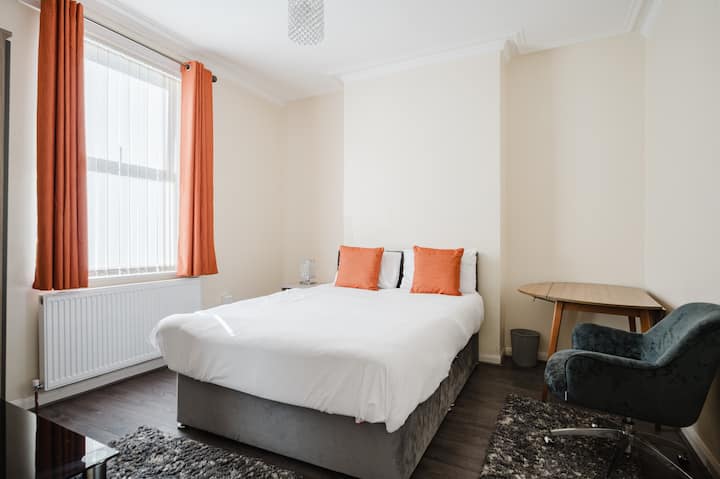 6-bed Manchester House | Ideal For Contractors - Manchester