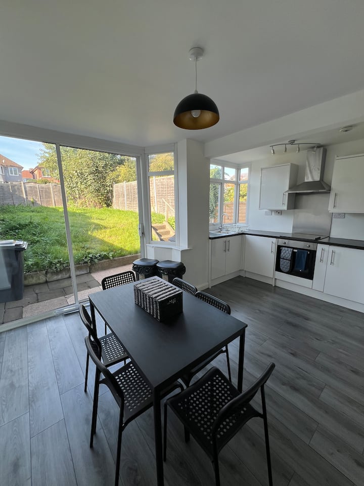 Cozy House Near Bhx And Nec - Aéroport de Birmingham (BHX)